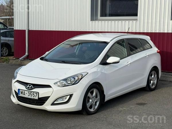 White Hyundai i30 2014 in Riga, with an engine capacity of 1.60 L and mileage of 282 thousand km for 3990 €, photo 2 on AUTOMOTO.COM.LV