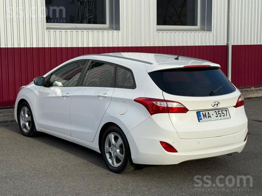 Белый Хендай i30 2014 в Рига, объемом двигателя 1.60 л и пробегом 282 тыс. км за 3990 €, фото 4 на AUTOMOTO.COM.LV