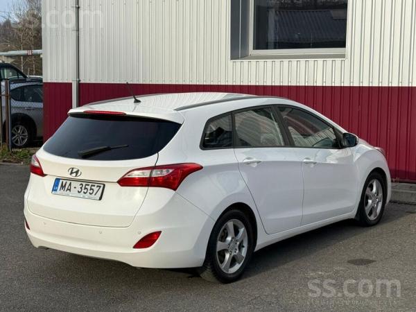 White Hyundai i30 2014 in Riga, with an engine capacity of 1.60 L and mileage of 282 thousand km for 3990 €, photo 4 on AUTOMOTO.COM.LV
