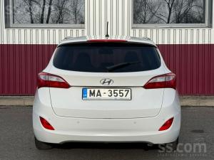 Белый Хендай i30 2014 в Рига, объемом двигателя 1.60 л и пробегом 282 тыс. км за 3990 €, фото 7 на AUTOMOTO.COM.LV