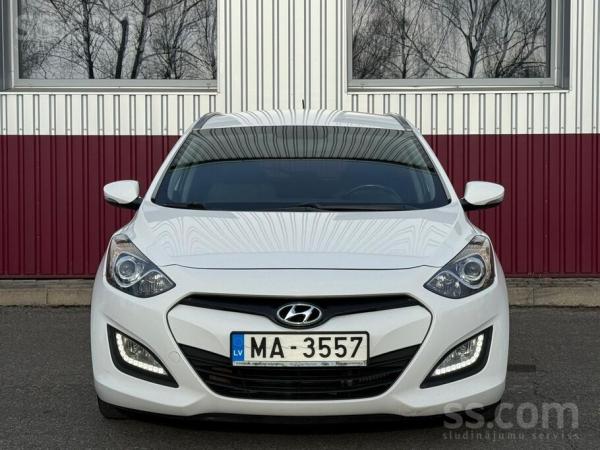 White Hyundai i30 2014 in Riga, with an engine capacity of 1.60 L and mileage of 282 thousand km for 3990 €, photo 5 on AUTOMOTO.COM.LV