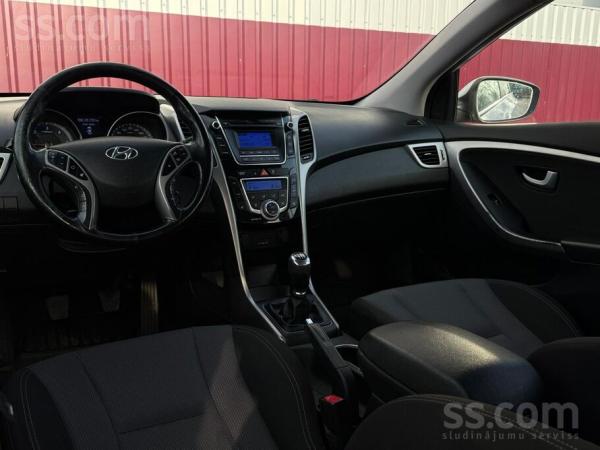 White Hyundai i30 2014 in Riga, with an engine capacity of 1.60 L and mileage of 282 thousand km for 3990 €, photo 8 on AUTOMOTO.COM.LV