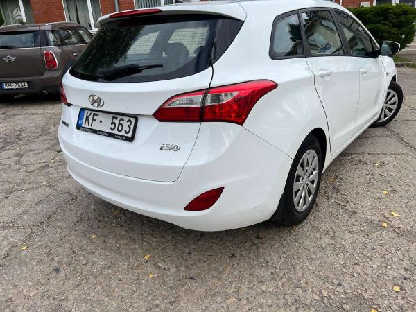 Balts Hyundai i30 2015 Rīga, ar dzinēja tilpumu 1.40 L un nobraukumu 272 tūkst. km par 2800 €, foto 3 vietnē AUTOMOTO.COM.LV