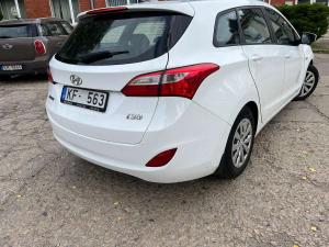 White Hyundai i30 2015 in Riga, with an engine capacity of 1.40 L and mileage of 272 thousand km for 2800 €, photo 3 on AUTOMOTO.COM.LV