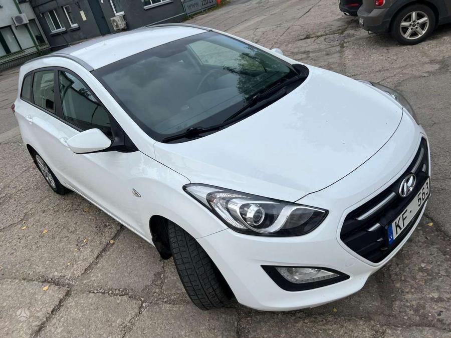White Hyundai i30 2015 in Riga, with an engine capacity of 1.40 L and mileage of 272 thousand km for 2800 €, photo 4 on AUTOMOTO.COM.LV