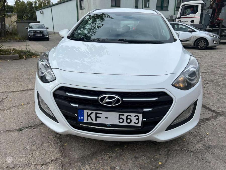 White Hyundai i30 2015 in Riga, with an engine capacity of 1.40 L and mileage of 272 thousand km for 2800 €, photo 5 on AUTOMOTO.COM.LV