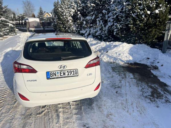 Balts Hyundai i30 2016 Utena, ar dzinēja tilpumu 1.58 L un nobraukumu 300 tūkst. km par 4350 €, foto 5 vietnē AUTOMOTO.COM.LV