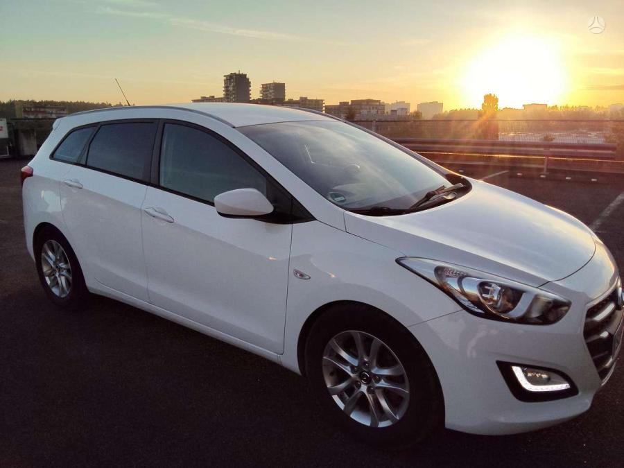 White Hyundai i30 2016 in Vilnius, with an engine capacity of 1.59 L and mileage of 179 thousand km for 5650 €, photo 1 on AUTOMOTO.COM.LV
