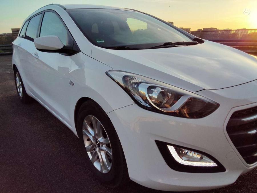 White Hyundai i30 2016 in Vilnius, with an engine capacity of 1.59 L and mileage of 179 thousand km for 5650 €, photo 3 on AUTOMOTO.COM.LV