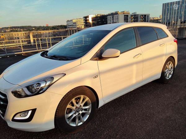 White Hyundai i30 2016 in Vilnius, with an engine capacity of 1.59 L and mileage of 179 thousand km for 5650 €, photo 3 on AUTOMOTO.COM.LV