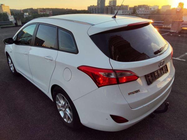 White Hyundai i30 2016 in Vilnius, with an engine capacity of 1.59 L and mileage of 179 thousand km for 5650 €, photo 6 on AUTOMOTO.COM.LV