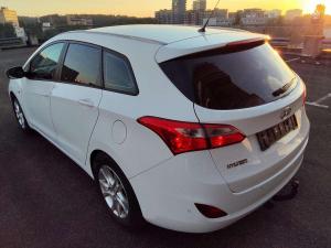 White Hyundai i30 2016 in Vilnius, with an engine capacity of 1.59 L and mileage of 179 thousand km for 5650 €, photo 7 on AUTOMOTO.COM.LV
