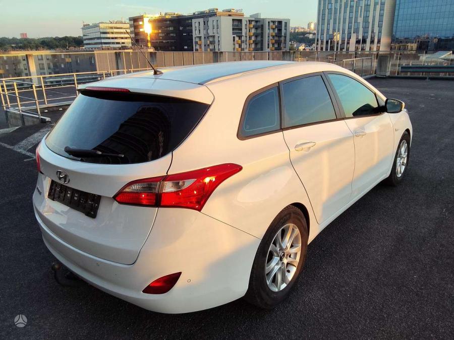 White Hyundai i30 2016 in Vilnius, with an engine capacity of 1.59 L and mileage of 179 thousand km for 5650 €, photo 8 on AUTOMOTO.COM.LV