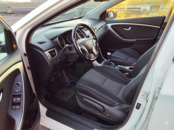 White Hyundai i30 2016 in Vilnius, with an engine capacity of 1.59 L and mileage of 179 thousand km for 5650 €, photo 9 on AUTOMOTO.COM.LV