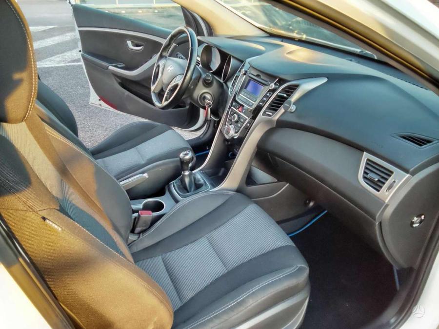 White Hyundai i30 2016 in Vilnius, with an engine capacity of 1.59 L and mileage of 179 thousand km for 5650 €, photo 11 on AUTOMOTO.COM.LV