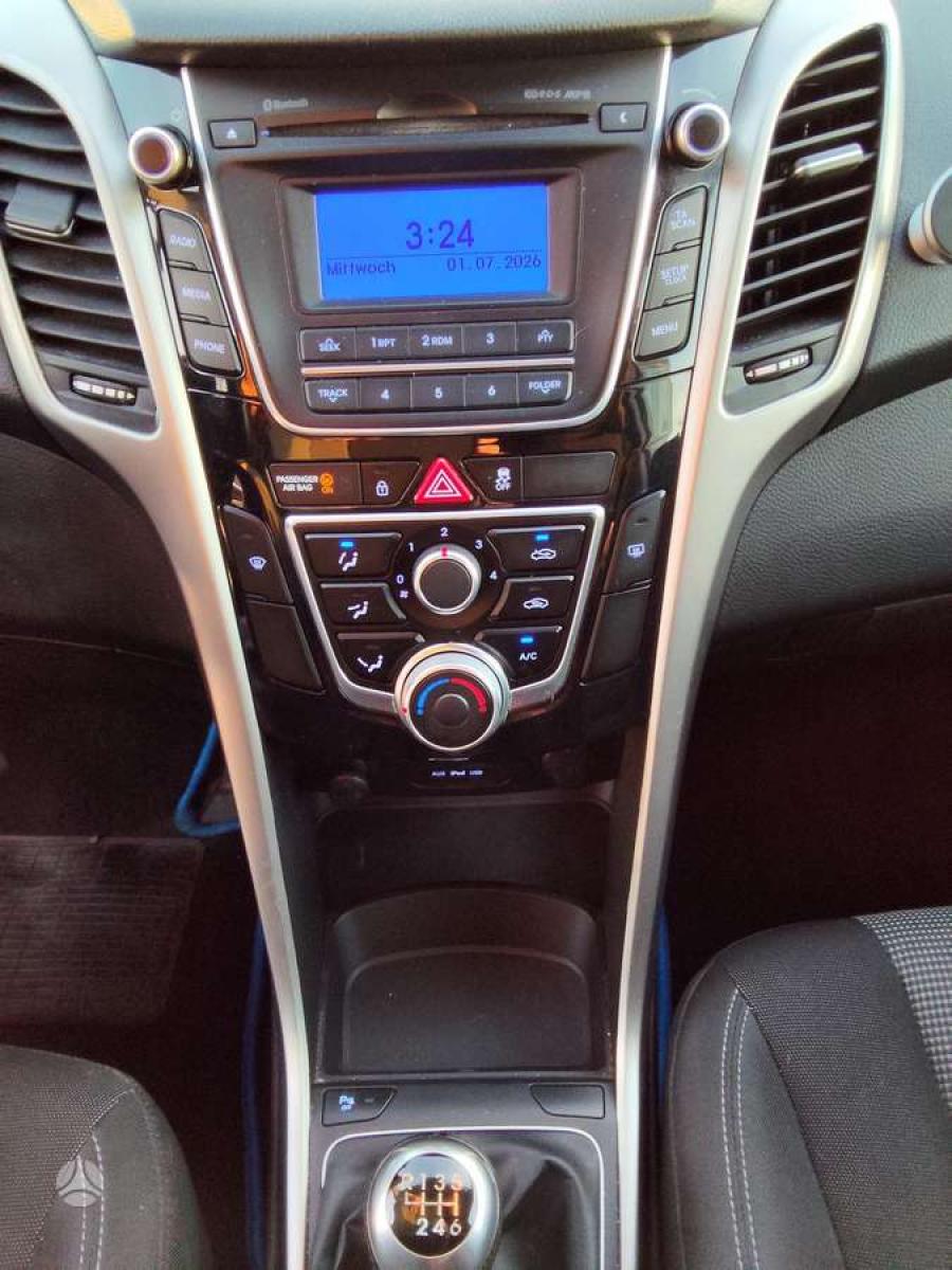 White Hyundai i30 2016 in Vilnius, with an engine capacity of 1.59 L and mileage of 179 thousand km for 5650 €, photo 12 on AUTOMOTO.COM.LV