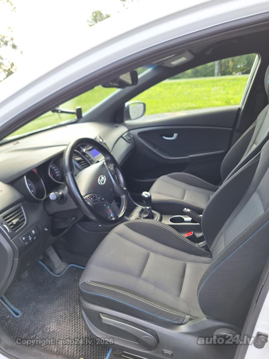 White Hyundai i30 2016 in Paide, with an engine capacity of 1.60 L and mileage of 186 thousand km for 5300 €, photo 6 on AUTOMOTO.COM.LV