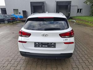 Balts Hyundai i30 2017 Marijampole, ar dzinēja tilpumu 1.59 L un nobraukumu 241 tūkst. km par 5900 €, foto 6 vietnē AUTOMOTO.COM.LV