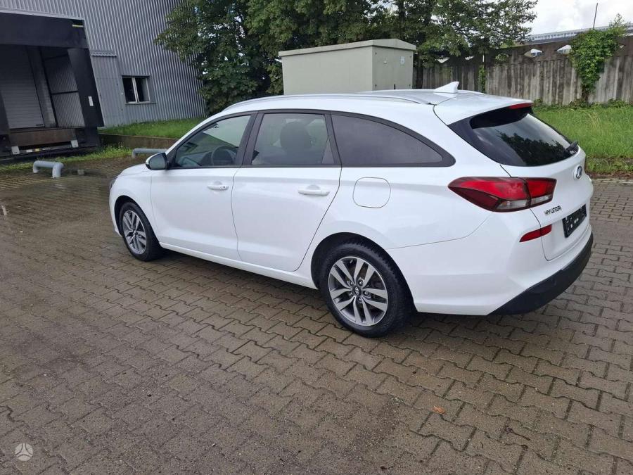 Balts Hyundai i30 2017 Marijampole, ar dzinēja tilpumu 1.59 L un nobraukumu 241 tūkst. km par 5900 €, foto 8 vietnē AUTOMOTO.COM.LV