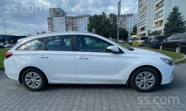 White Hyundai i30 2017 in Riga, with an engine capacity of 1.60 L and mileage of 156 thousand km for 6800 €, photo 2 on AUTOMOTO.COM.LV