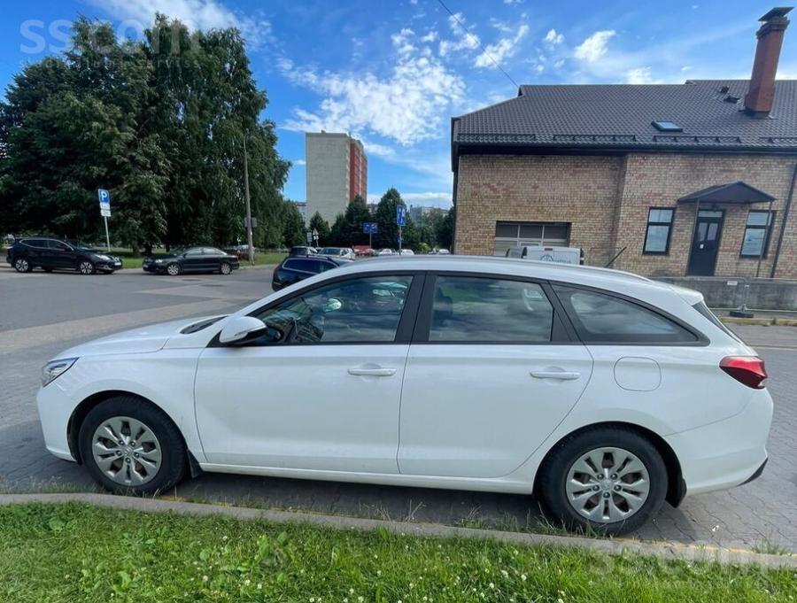 White Hyundai i30 2017 in Riga, with an engine capacity of 1.60 L and mileage of 156 thousand km for 6800 €, photo 4 on AUTOMOTO.COM.LV