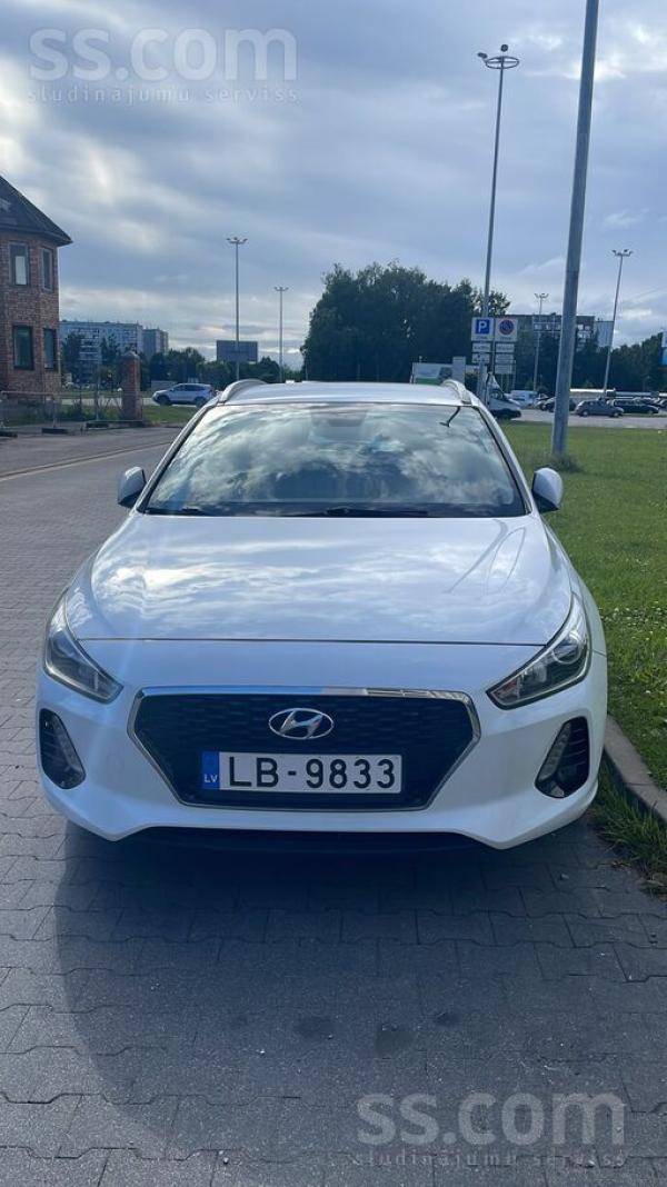 White Hyundai i30 2017 in Riga, with an engine capacity of 1.60 L and mileage of 156 thousand km for 6800 €, photo 4 on AUTOMOTO.COM.LV