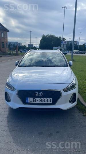 White Hyundai i30 2017 in Riga, with an engine capacity of 1.60 L and mileage of 156 thousand km for 6800 €, photo 5 on AUTOMOTO.COM.LV