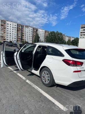 White Hyundai i30 2017 in Riga, with an engine capacity of 1.60 L and mileage of 156 thousand km for 6800 €, photo 6 on AUTOMOTO.COM.LV