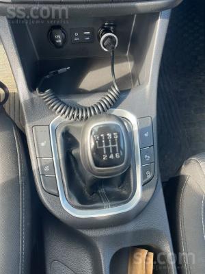 White Hyundai i30 2017 in Riga, with an engine capacity of 1.60 L and mileage of 156 thousand km for 6800 €, photo 9 on AUTOMOTO.COM.LV