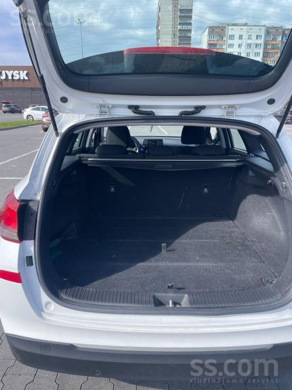 White Hyundai i30 2017 in Riga, with an engine capacity of 1.60 L and mileage of 156 thousand km for 6800 €, photo 9 on AUTOMOTO.COM.LV
