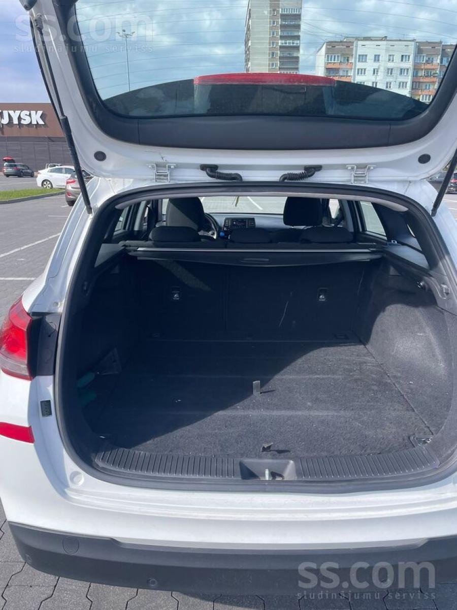 White Hyundai i30 2017 in Riga, with an engine capacity of 1.60 L and mileage of 156 thousand km for 6800 €, photo 10 on AUTOMOTO.COM.LV