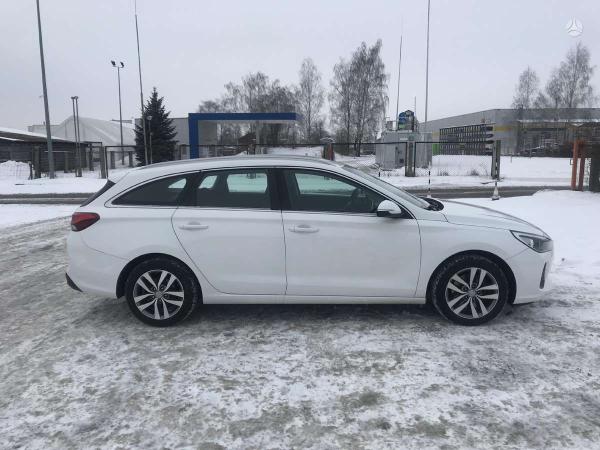 White Hyundai i30 2018 in Marijampole, with an engine capacity of 1.58 L and mileage of 233 thousand km for 8400 €, photo 4 on AUTOMOTO.COM.LV