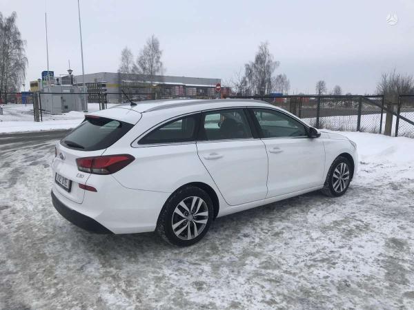 White Hyundai i30 2018 in Marijampole, with an engine capacity of 1.58 L and mileage of 233 thousand km for 8400 €, photo 5 on AUTOMOTO.COM.LV
