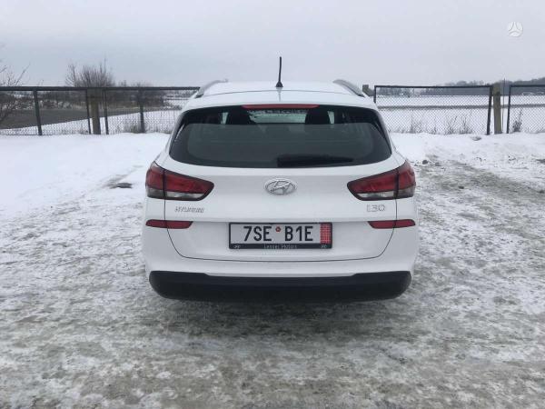 White Hyundai i30 2018 in Marijampole, with an engine capacity of 1.58 L and mileage of 233 thousand km for 8400 €, photo 7 on AUTOMOTO.COM.LV