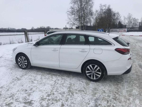 White Hyundai i30 2018 in Marijampole, with an engine capacity of 1.58 L and mileage of 233 thousand km for 8400 €, photo 10 on AUTOMOTO.COM.LV