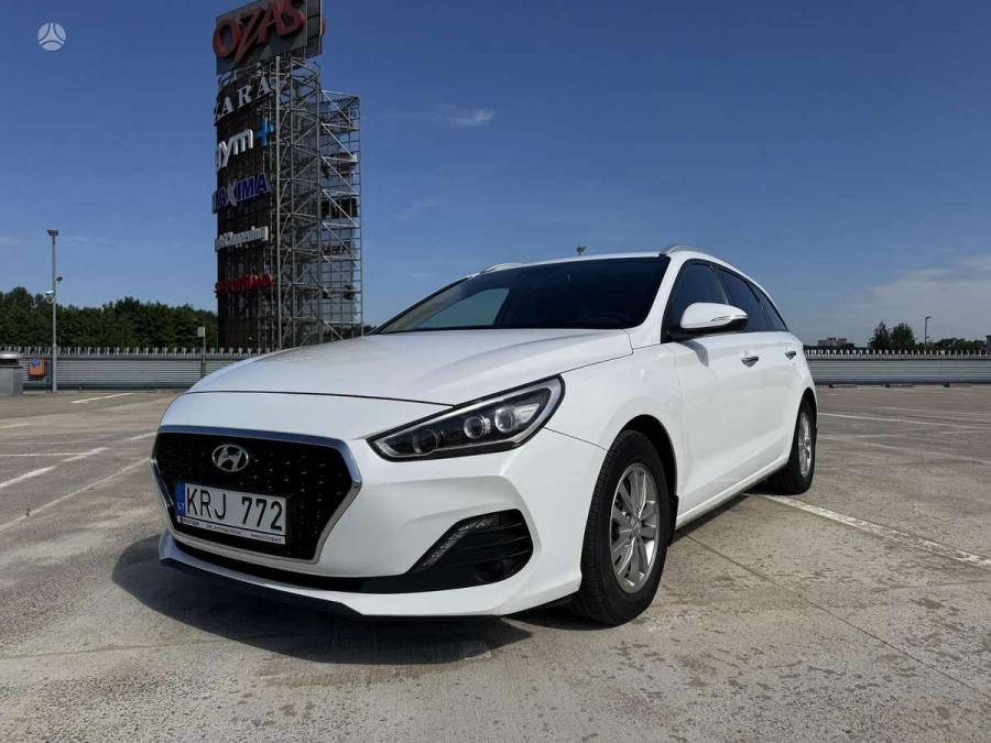 White Hyundai i30 2018 in Vilnius, with an engine capacity of 1.35 L and mileage of 126 thousand km for 9600 €, photo 1 on AUTOMOTO.COM.LV