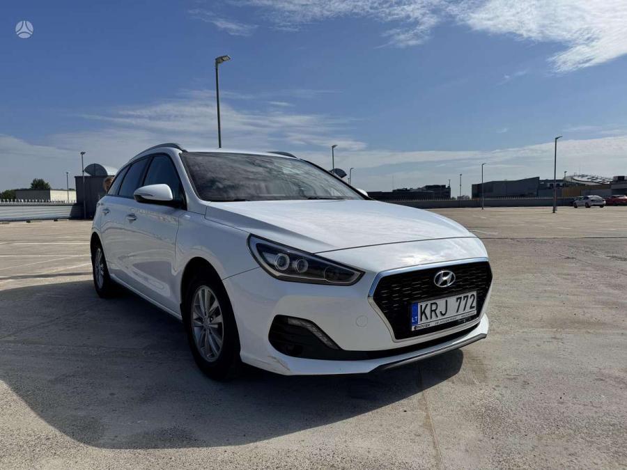 White Hyundai i30 2018 in Vilnius, with an engine capacity of 1.35 L and mileage of 126 thousand km for 9600 €, photo 3 on AUTOMOTO.COM.LV
