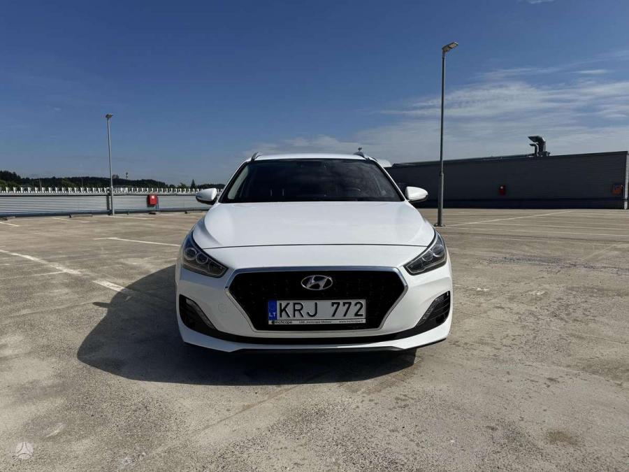 White Hyundai i30 2018 in Vilnius, with an engine capacity of 1.35 L and mileage of 126 thousand km for 9600 €, photo 4 on AUTOMOTO.COM.LV
