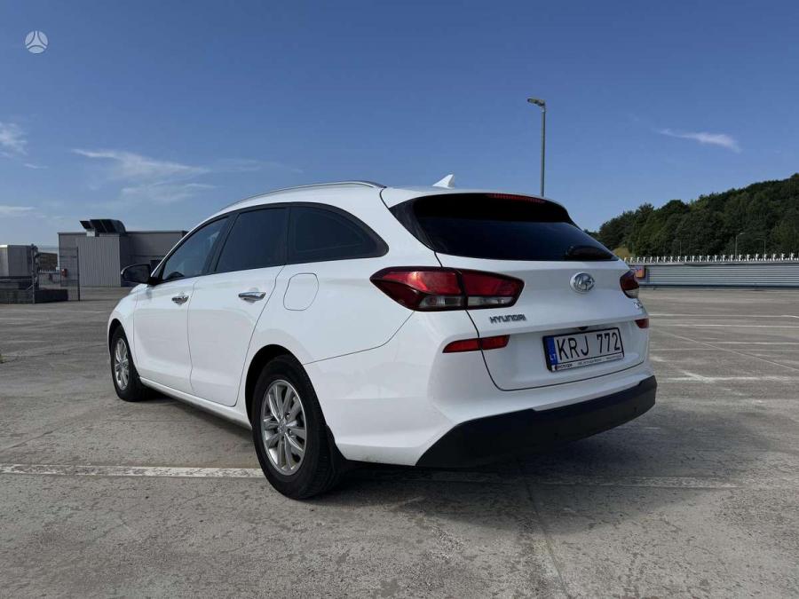 White Hyundai i30 2018 in Vilnius, with an engine capacity of 1.35 L and mileage of 126 thousand km for 9600 €, photo 5 on AUTOMOTO.COM.LV