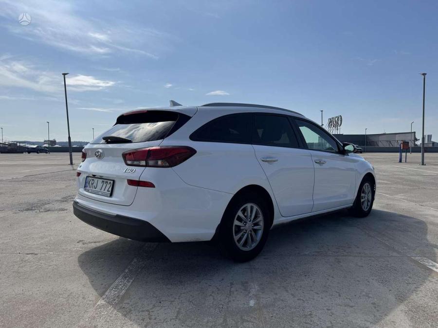 White Hyundai i30 2018 in Vilnius, with an engine capacity of 1.35 L and mileage of 126 thousand km for 9600 €, photo 6 on AUTOMOTO.COM.LV