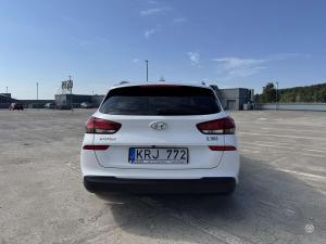White Hyundai i30 2018 in Vilnius, with an engine capacity of 1.35 L and mileage of 126 thousand km for 9600 €, photo 9 on AUTOMOTO.COM.LV