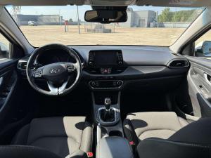 White Hyundai i30 2018 in Vilnius, with an engine capacity of 1.35 L and mileage of 126 thousand km for 9600 €, photo 11 on AUTOMOTO.COM.LV