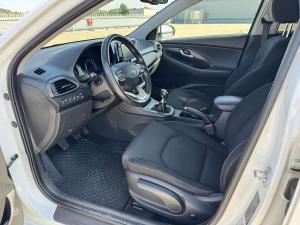 White Hyundai i30 2018 in Vilnius, with an engine capacity of 1.35 L and mileage of 126 thousand km for 9600 €, photo 12 on AUTOMOTO.COM.LV