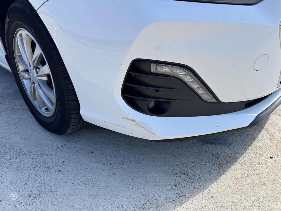 White Hyundai i30 2018 in Vilnius, with an engine capacity of 1.35 L and mileage of 126 thousand km for 9600 €, photo 16 on AUTOMOTO.COM.LV