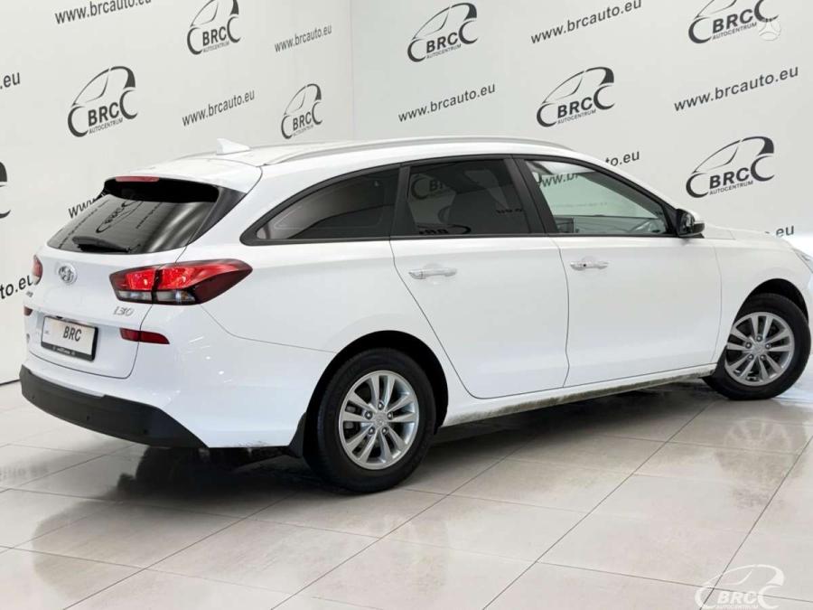 White Hyundai i30 2018 in Vilnius, with an engine capacity of 1.35 L and mileage of 125 thousand km for 9500 €, photo 4 on AUTOMOTO.COM.LV