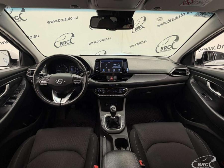 White Hyundai i30 2018 in Vilnius, with an engine capacity of 1.35 L and mileage of 125 thousand km for 9500 €, photo 5 on AUTOMOTO.COM.LV