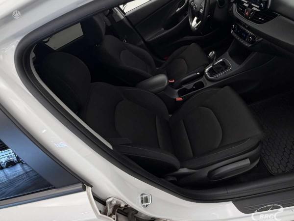 White Hyundai i30 2018 in Vilnius, with an engine capacity of 1.35 L and mileage of 125 thousand km for 9500 €, photo 6 on AUTOMOTO.COM.LV