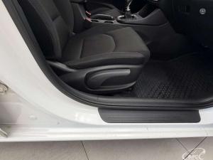 White Hyundai i30 2018 in Vilnius, with an engine capacity of 1.35 L and mileage of 125 thousand km for 9500 €, photo 8 on AUTOMOTO.COM.LV