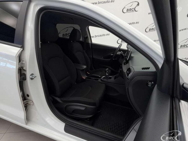 White Hyundai i30 2018 in Vilnius, with an engine capacity of 1.35 L and mileage of 125 thousand km for 9500 €, photo 8 on AUTOMOTO.COM.LV