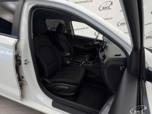 White Hyundai i30 2018 in Vilnius, with an engine capacity of 1.35 L and mileage of 125 thousand km for 9500 €, photo 9 on AUTOMOTO.COM.LV